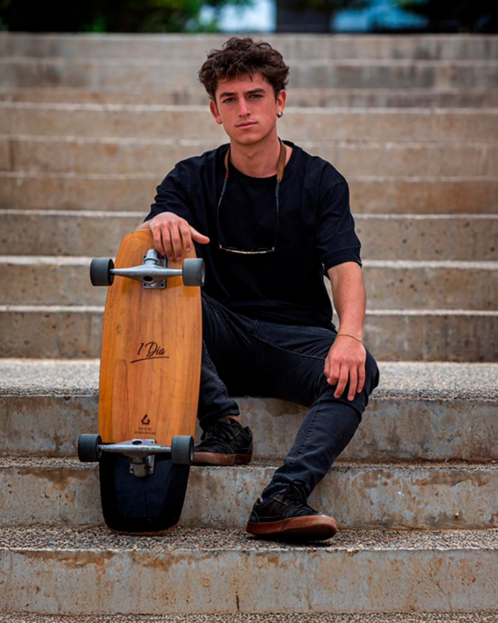 Polera RAYA Negra Básica – RAYA Chile